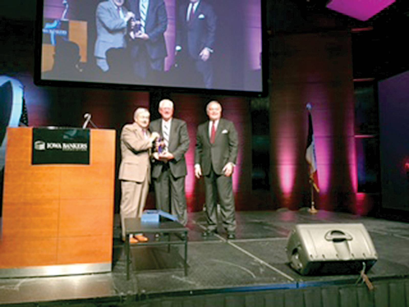 Iowa Bankers Association honors Jim Schipper with Leach Leadership Award – Osceola-Sentinel Tribune