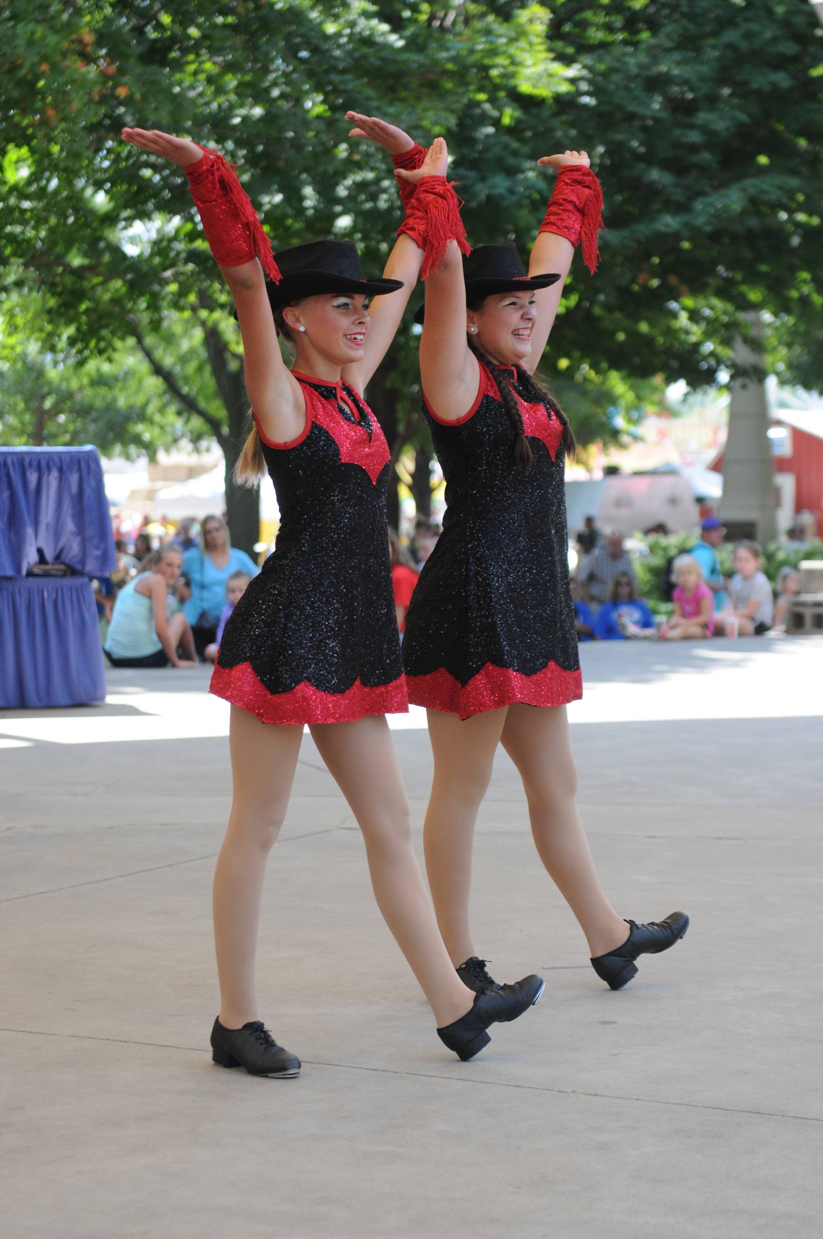 Clogging team – Osceola-Sentinel Tribune