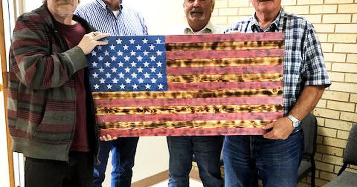 Montgomery makes wooden flag for Clarke County Courthouse – Osceola ...
